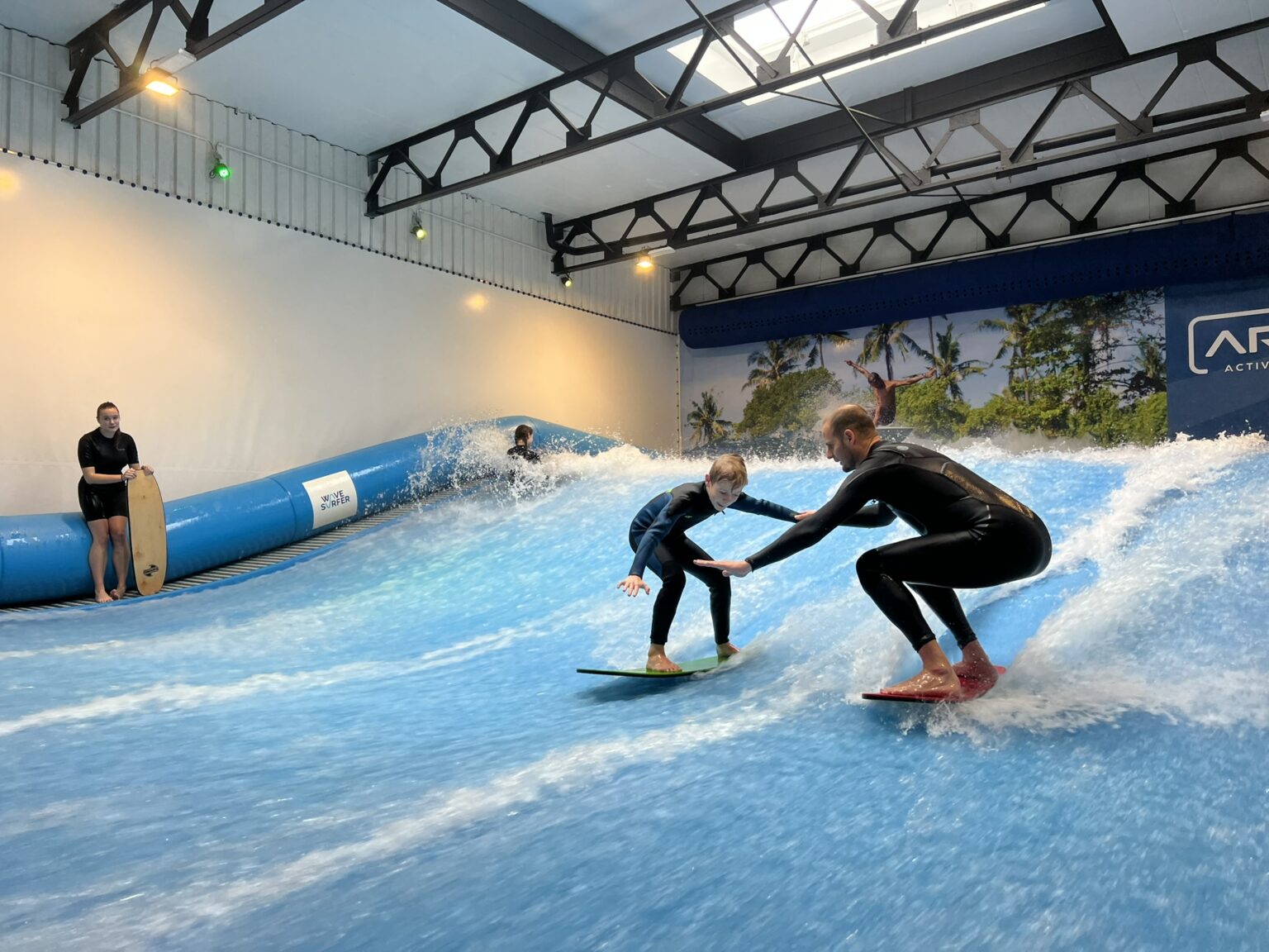 Indoor surfen in Area53| Mortsel • Buitengewoonanders